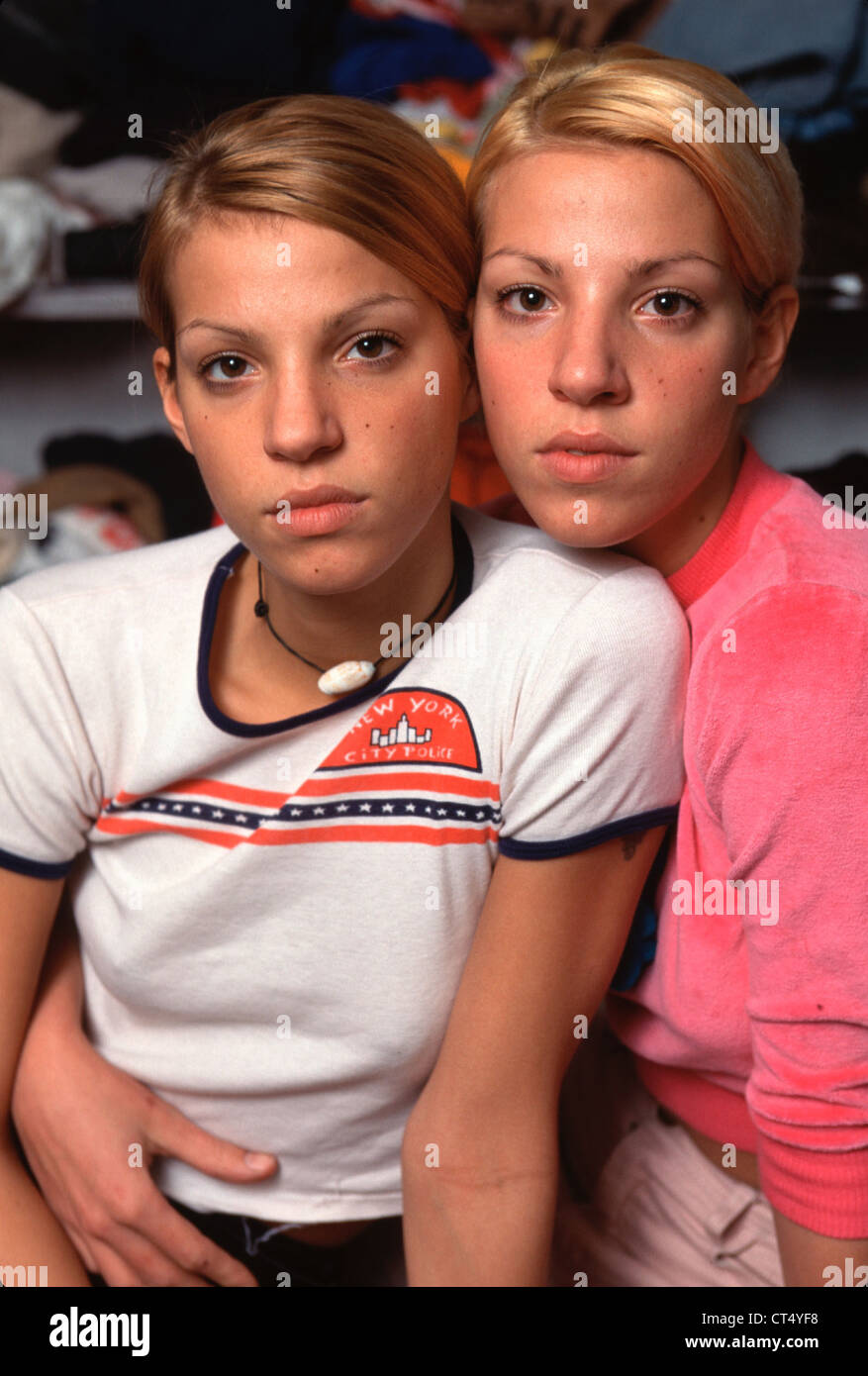 Twins, students Nathalie and Isabel Dziobek Stock Photo - Alamy
