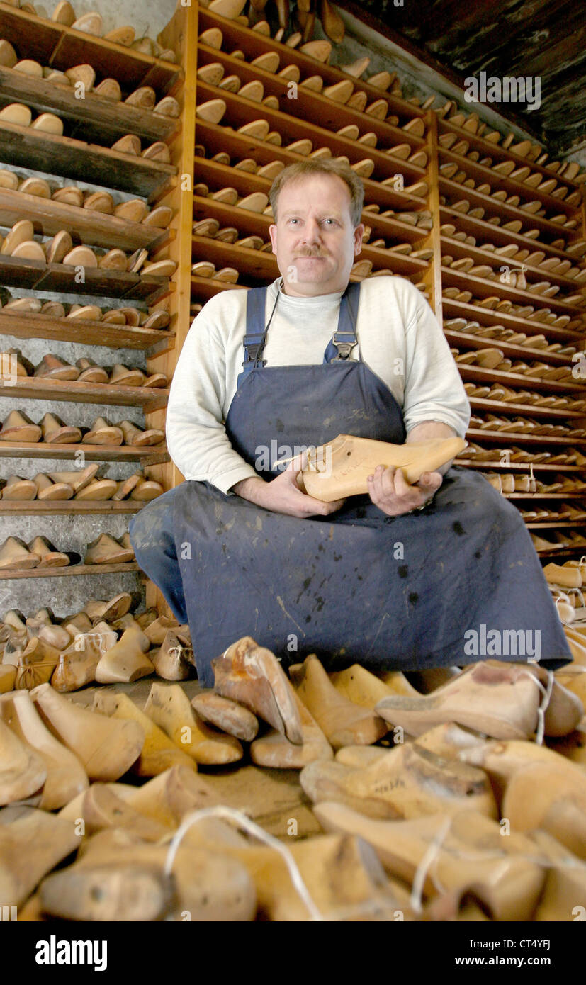 Shoemakers apron hi-res stock photography and images - Alamy