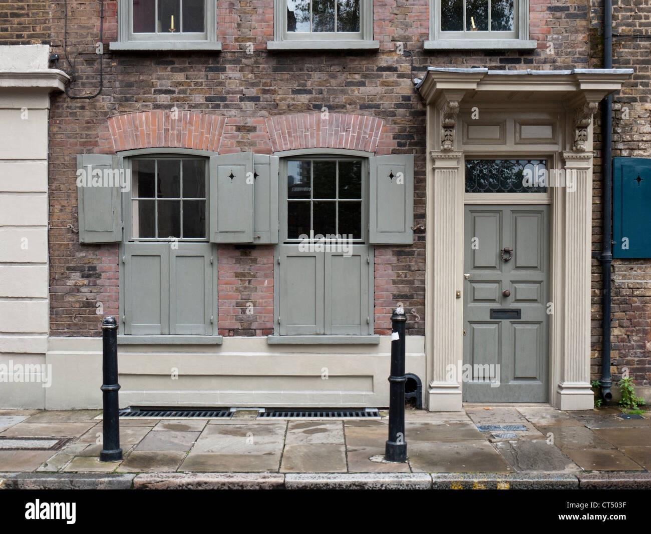 Front of a Victorian house in Spitalfields, London Stock Photo - Alamy