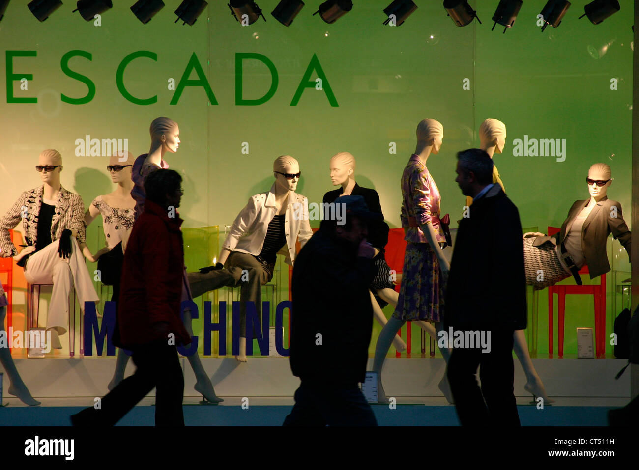 Pedestrians walk past store hi-res stock photography and images - Alamy