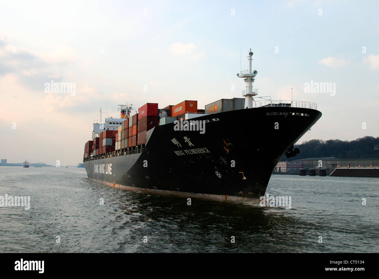 Hamburg, Container ship in port Hambuger Stock Photo - Alamy