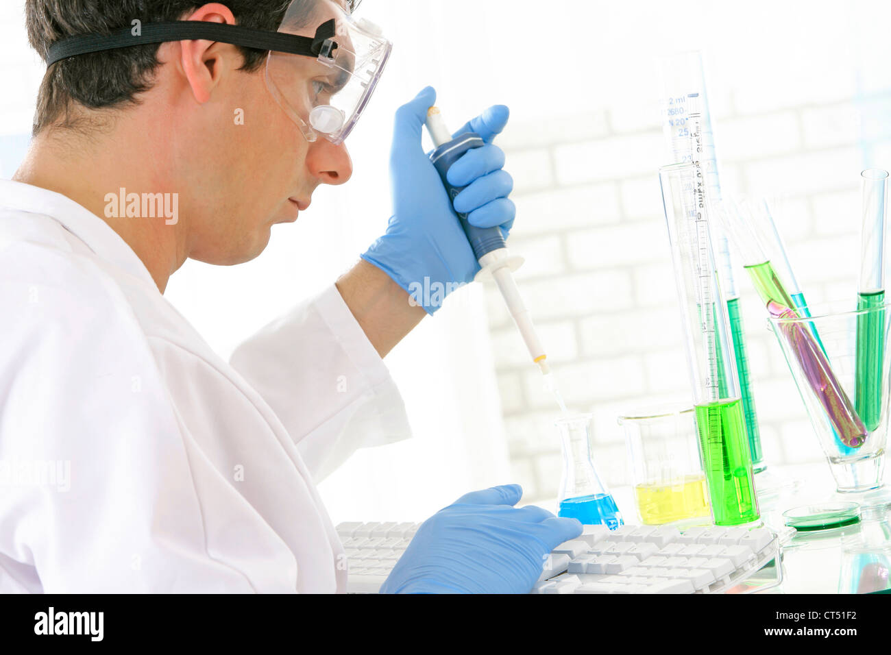 Micro chemistry hi-res stock photography and images - Alamy