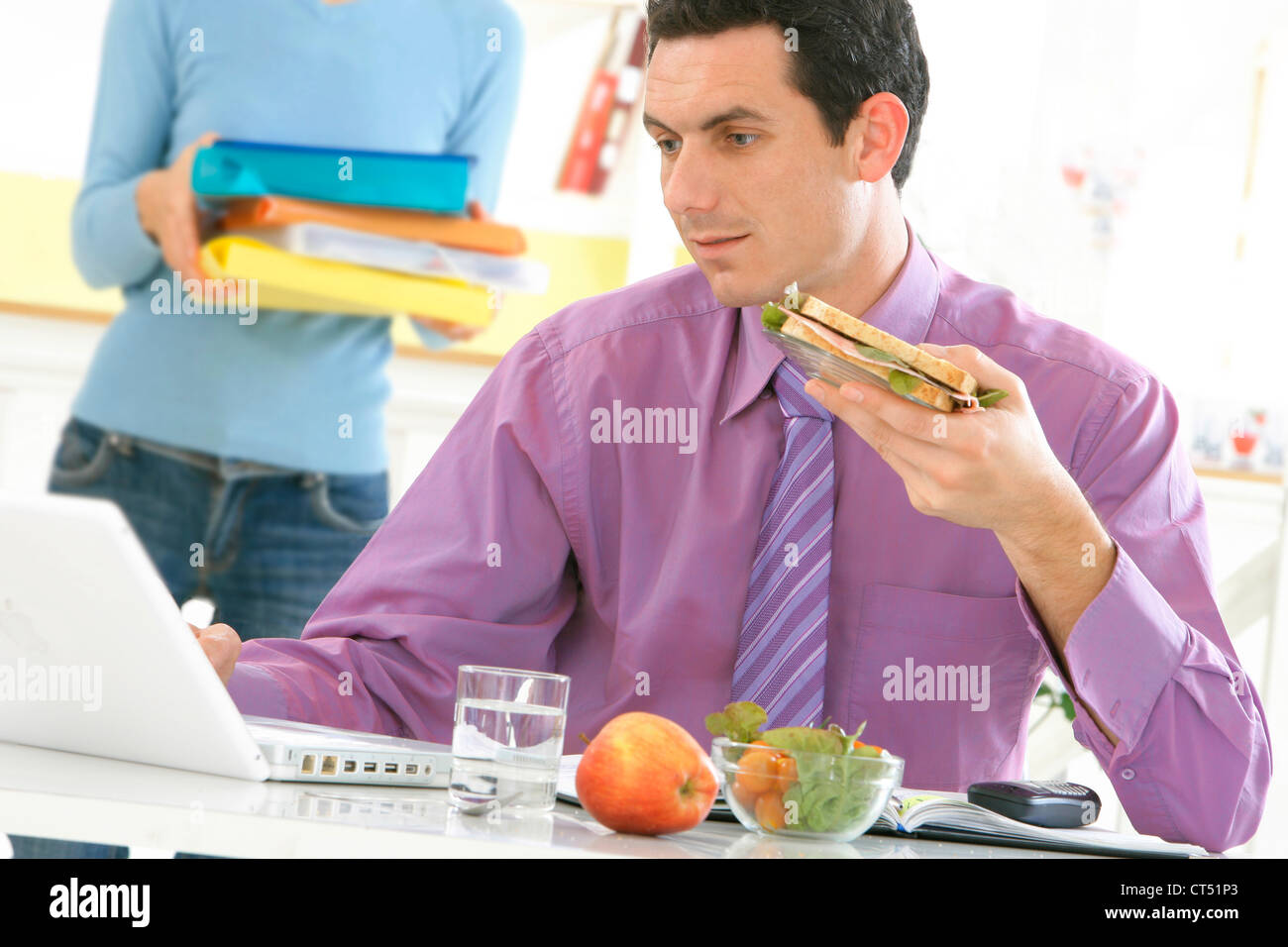 MAN EATING A SANDWICH Stock Photo - Alamy
