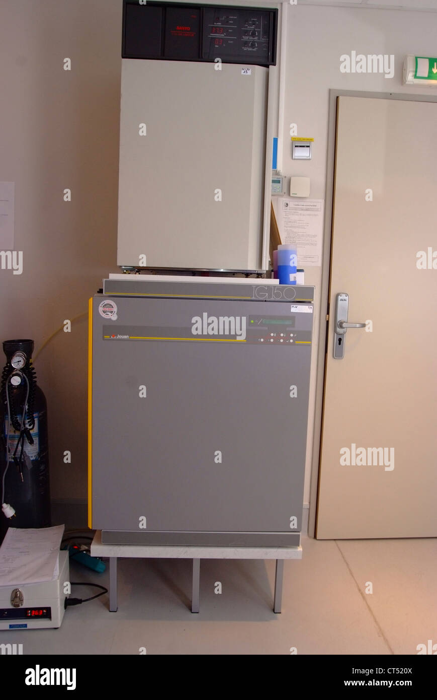 Laboratory oven hi-res stock photography and images - Alamy