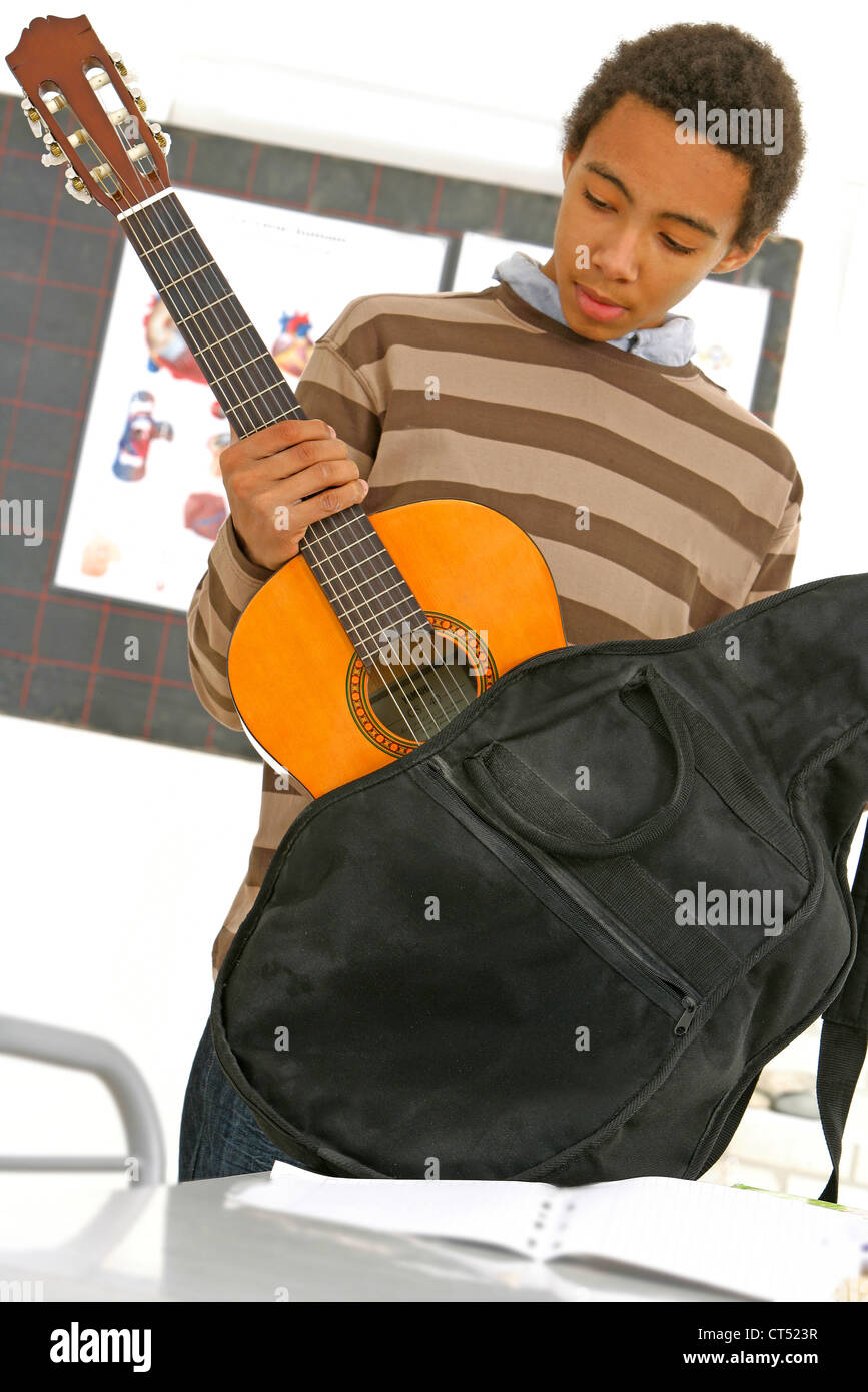 Secondary school pupil guitar hi-res stock photography and images - Alamy