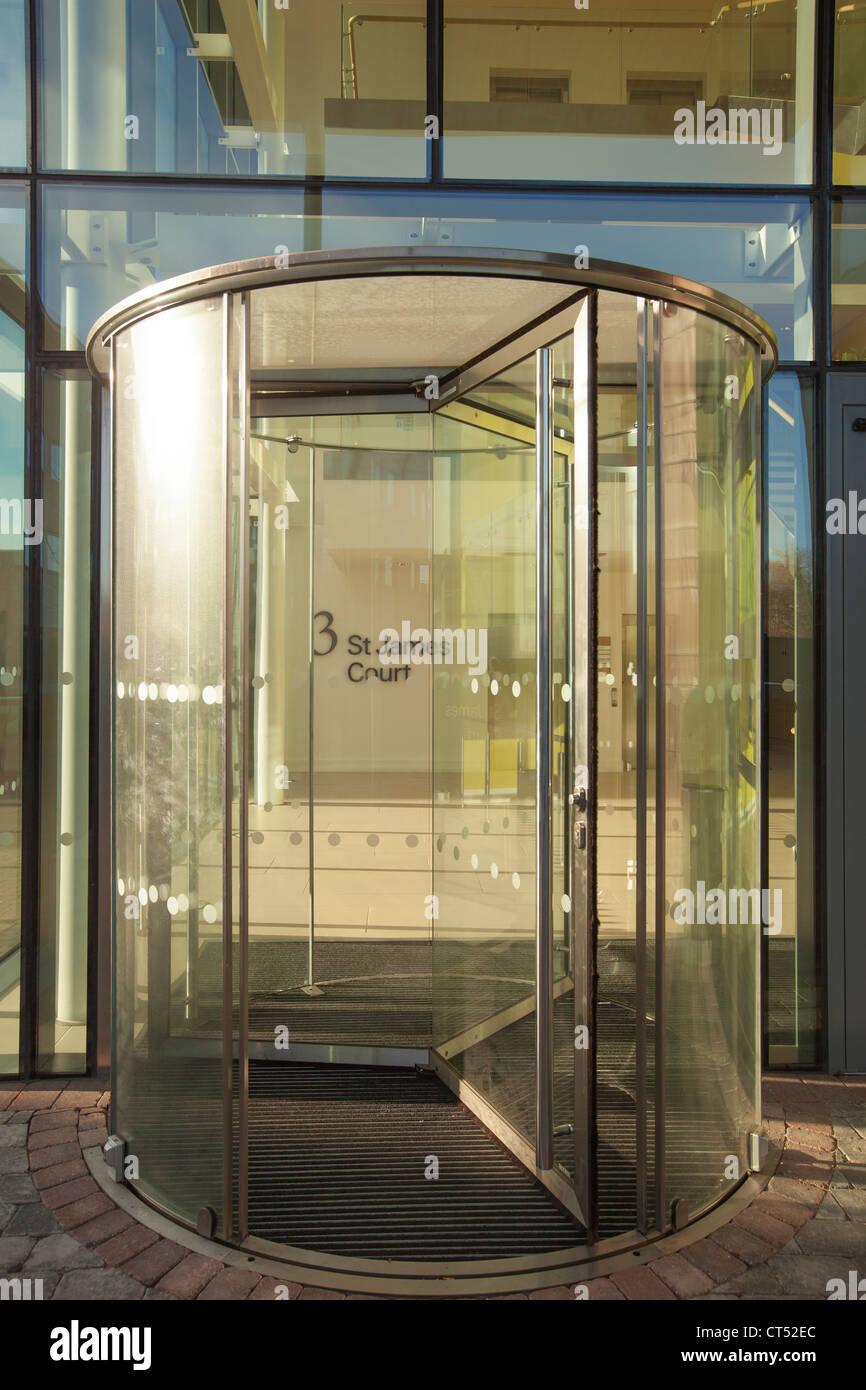 Revolving doors hi-res stock photography and images - Alamy