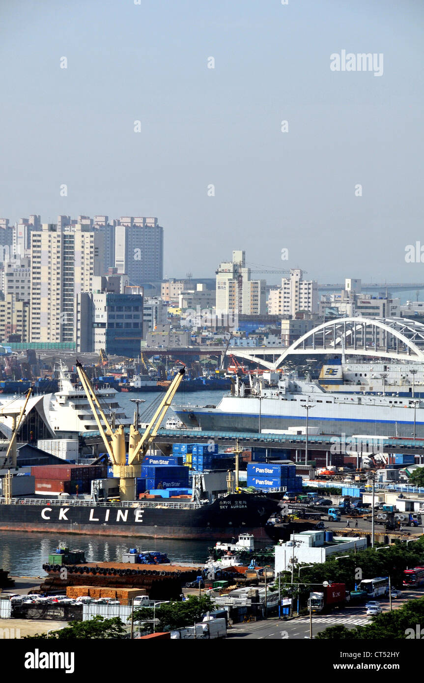 South korea shipping busan port hi-res stock photography and images - Alamy