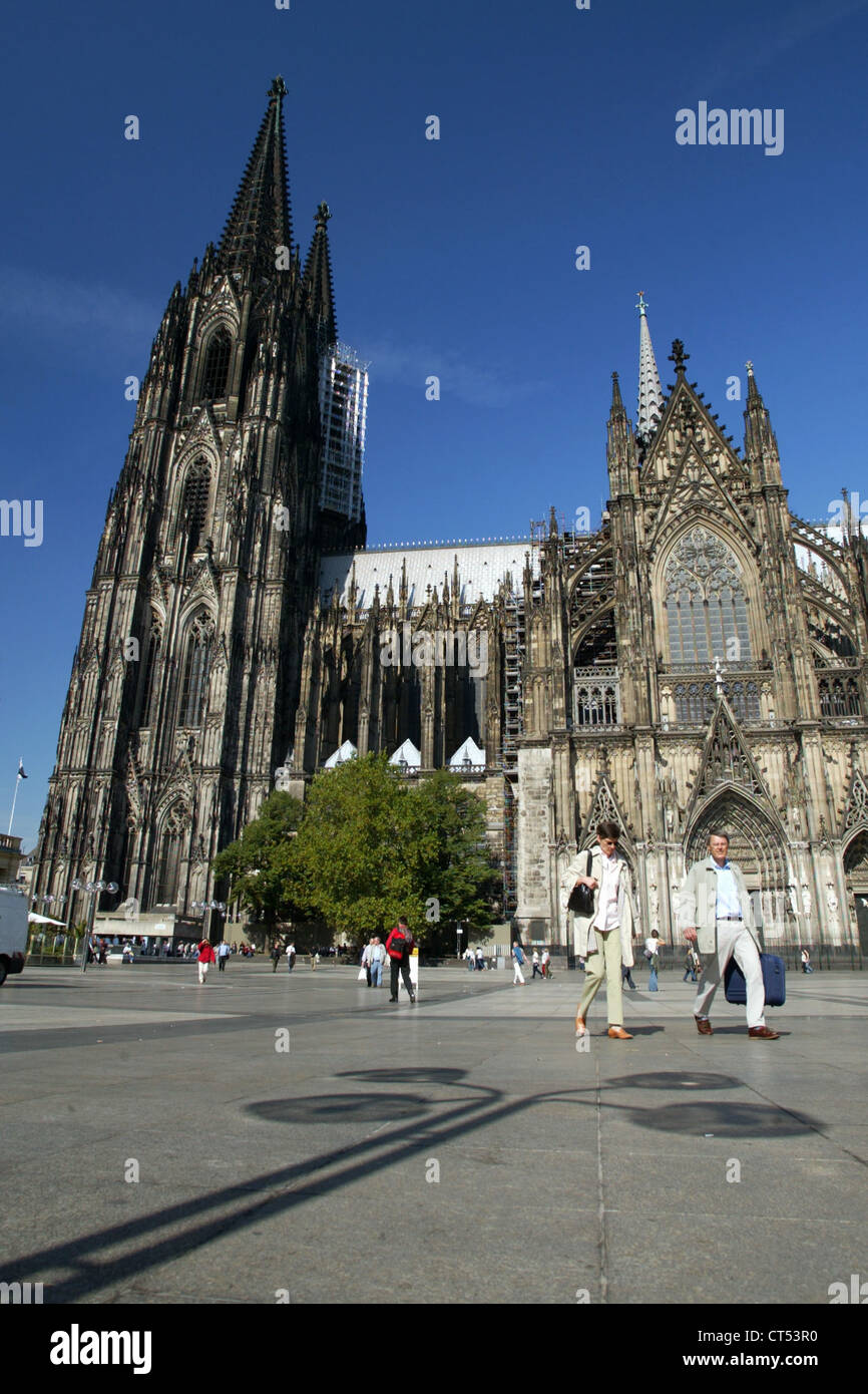 Koeln, people from Cologne Cathedral Stock Photo - Alamy
