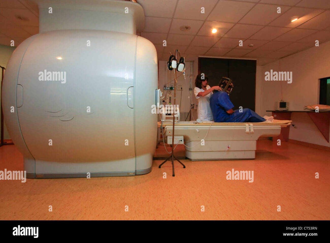 Old brain mri hi-res stock photography and images - Alamy