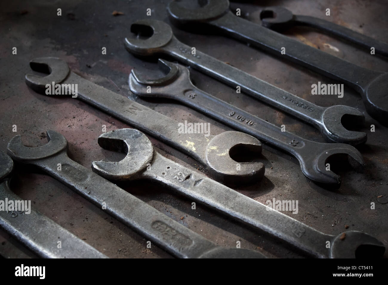 Old used wrenches on workbench Stock Photo - Alamy