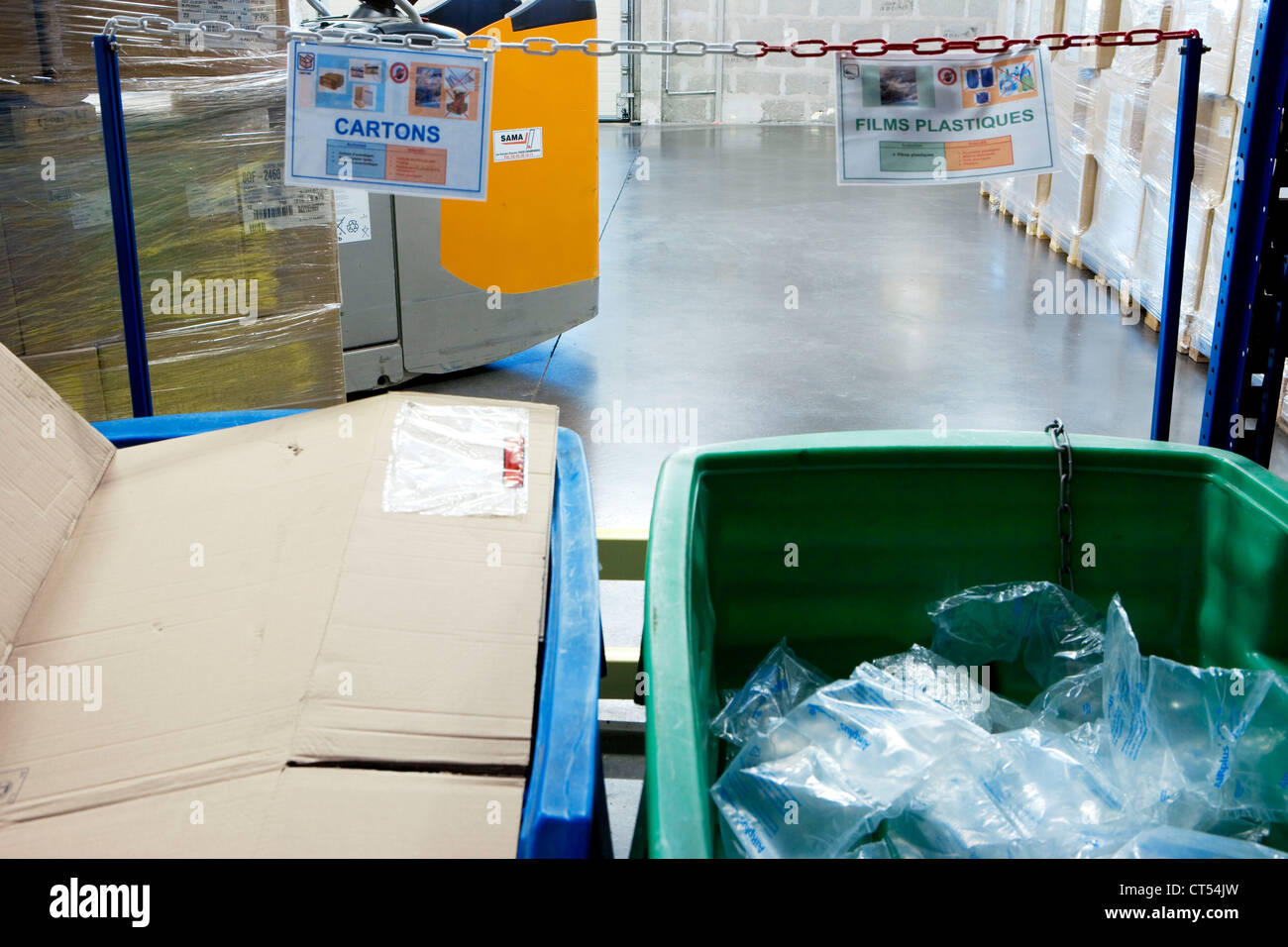 Industrial dustbins hi-res stock photography and images - Alamy