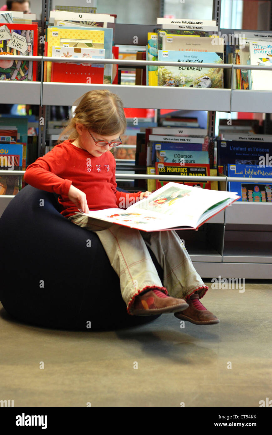 Children library hi-res stock photography and images - Alamy