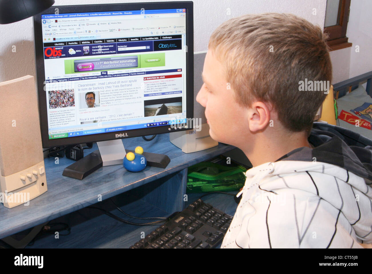 Informing users of the path or road hi-res stock photography and images ...