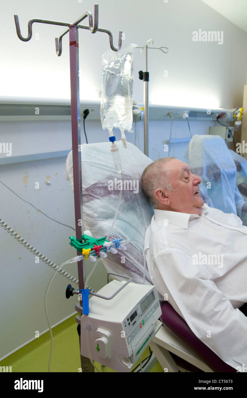 Chemotherapy patient male hi-res stock photography and images - Alamy