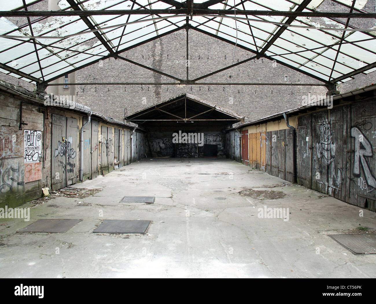 Berlin garage doors hi-res stock photography and images - Alamy
