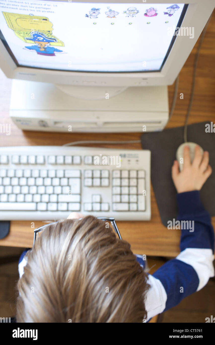 Computer school 8 9 years old hi-res stock photography and images - Alamy