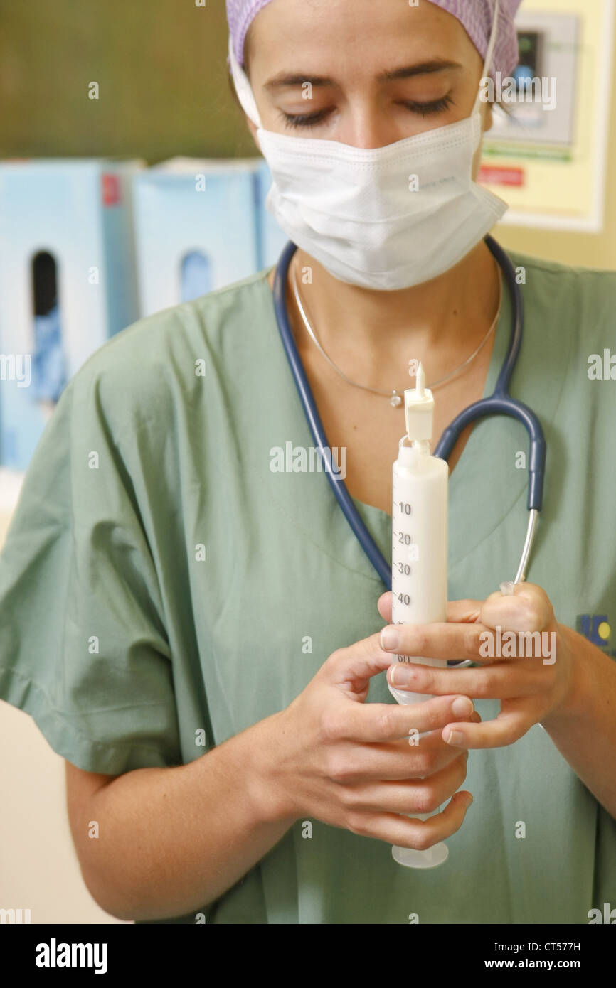 Anaesthesia preparation hi-res stock photography and images - Alamy