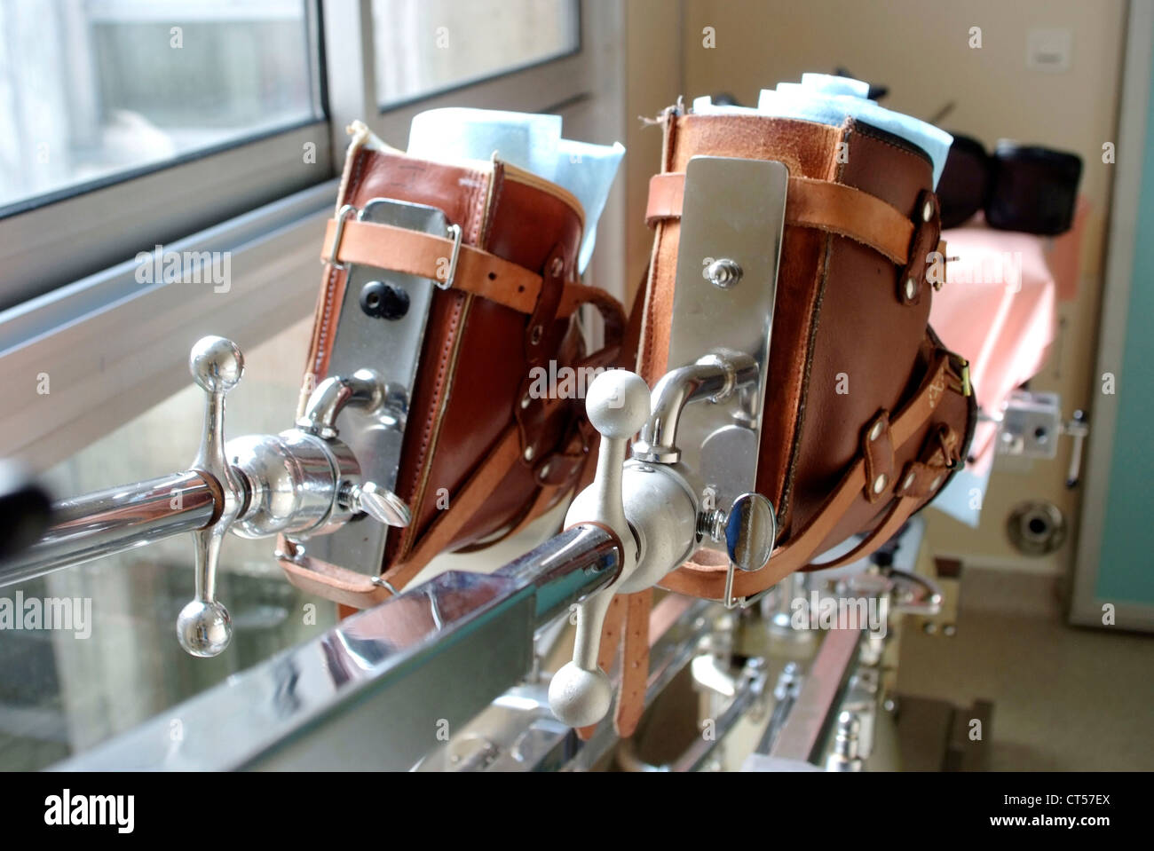 Stirrups hospital hi-res stock photography and images - Alamy
