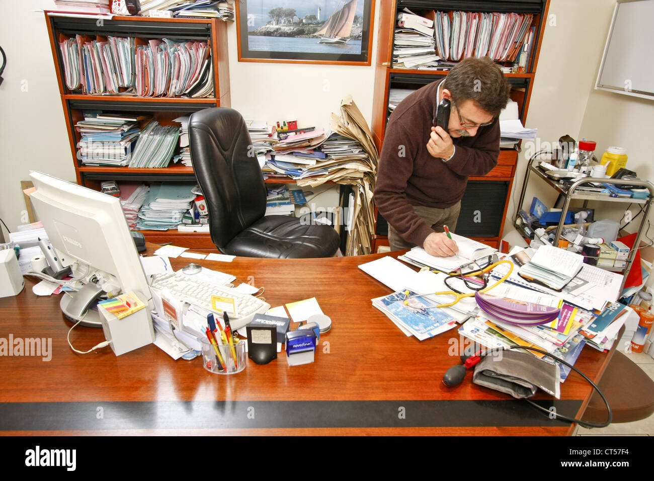 Offices of doctors hi-res stock photography and images - Alamy