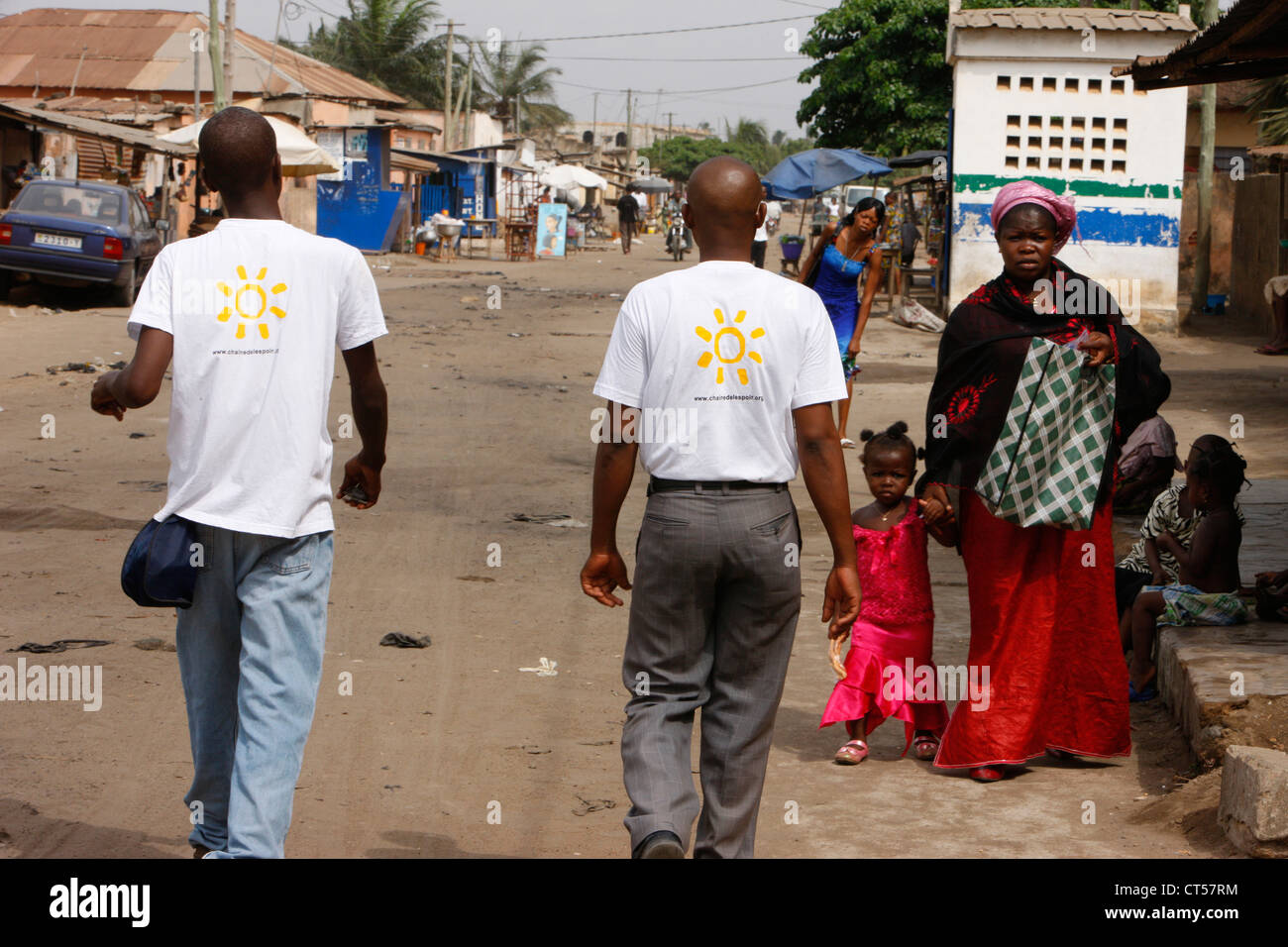 Organisation helping poor people hi-res stock photography and images ...
