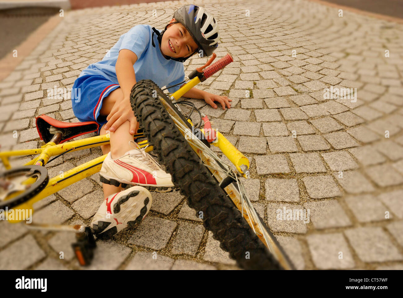 9 year old bike falling hi-res stock photography and images - Alamy