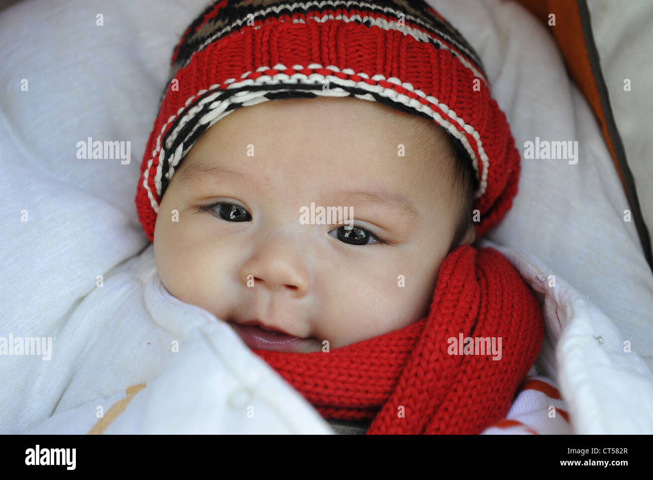 Infant bonnet hi-res stock photography and images - Alamy