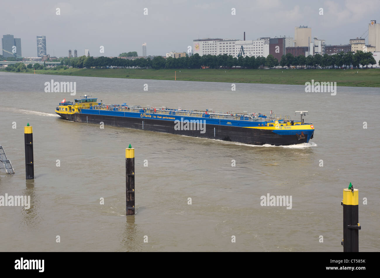 Tanker barge hi-res stock photography and images - Alamy