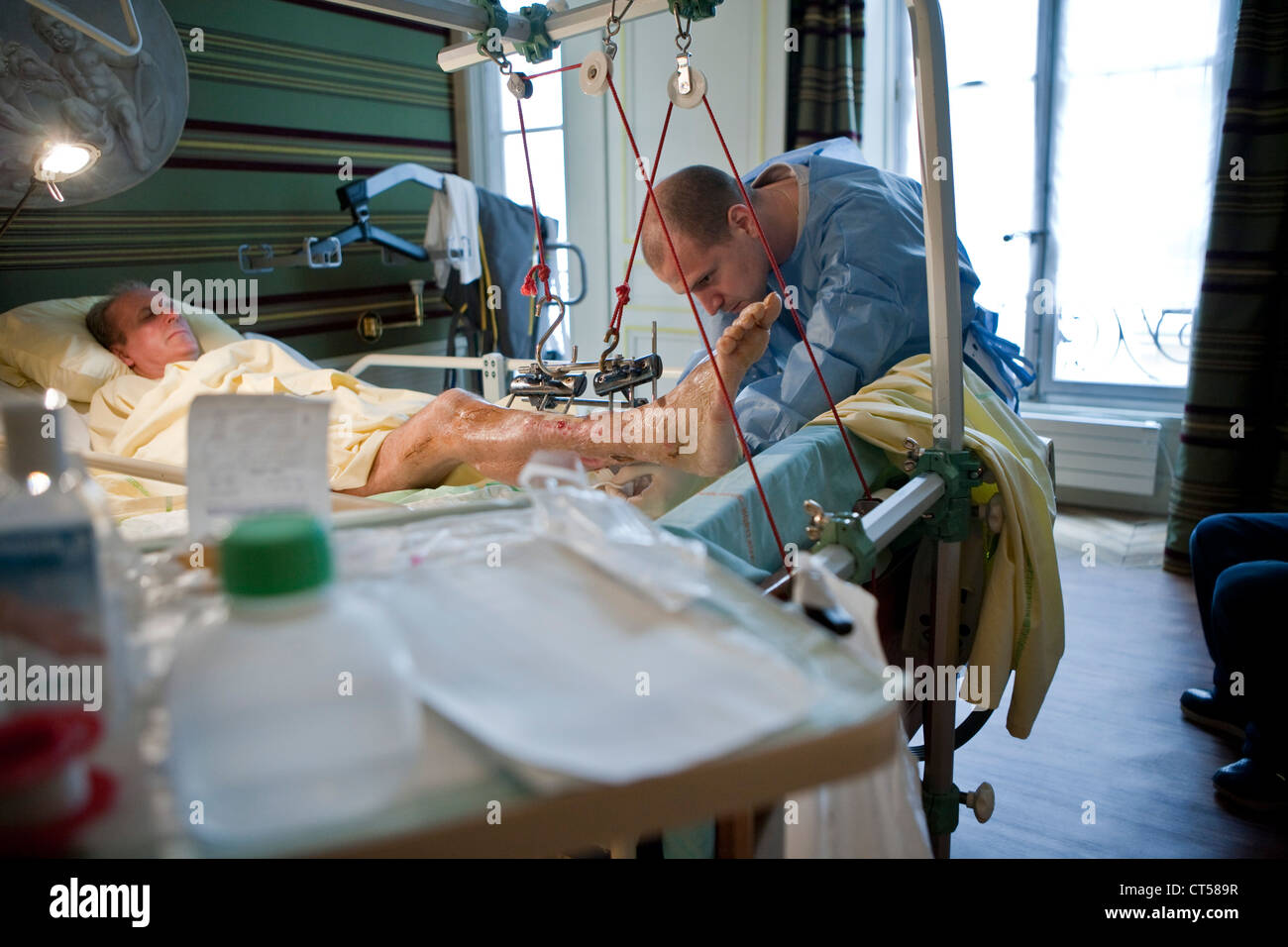 Leg external fixator hi-res stock photography and images - Alamy