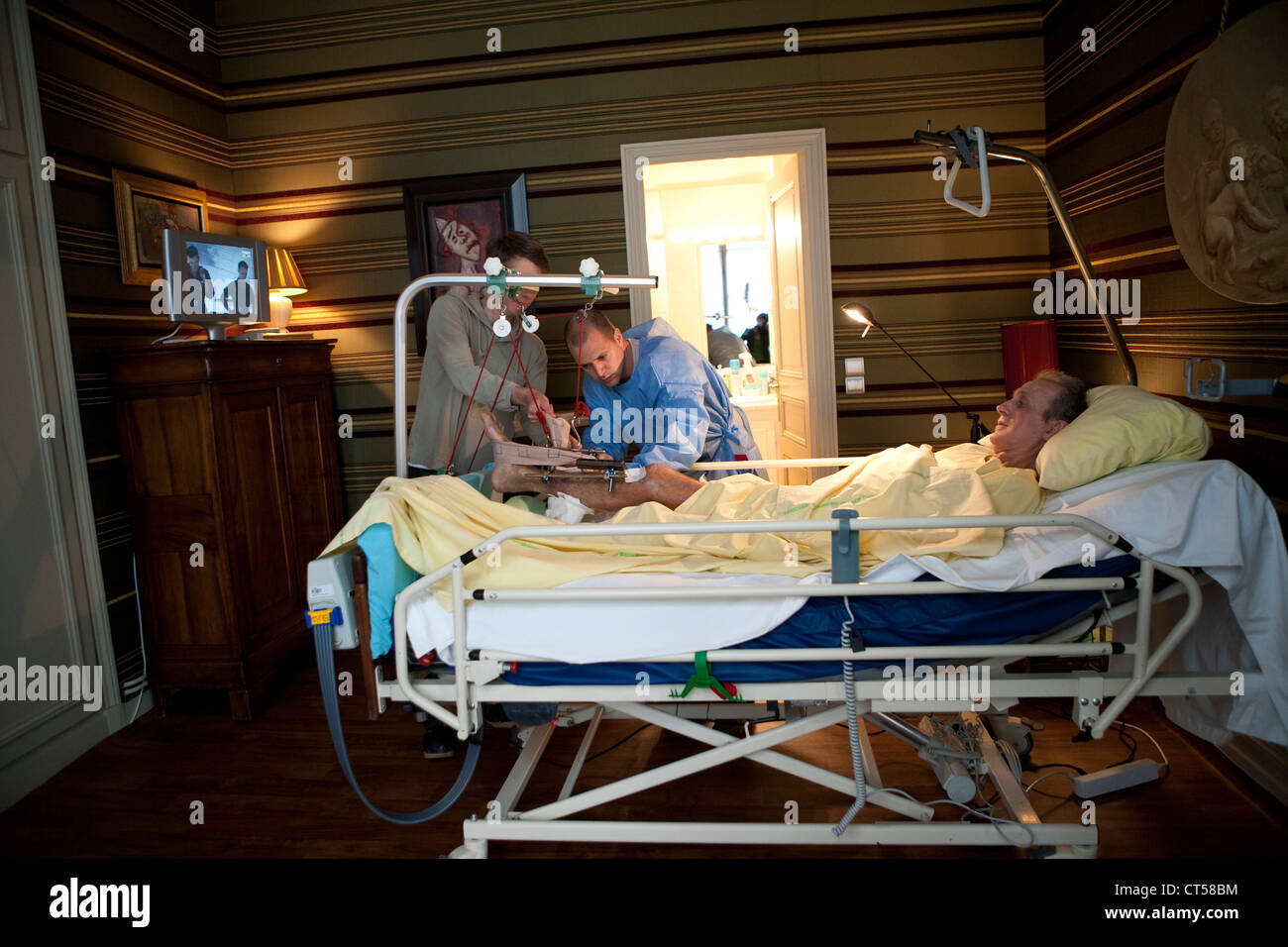 Leg external fixator hi-res stock photography and images - Alamy