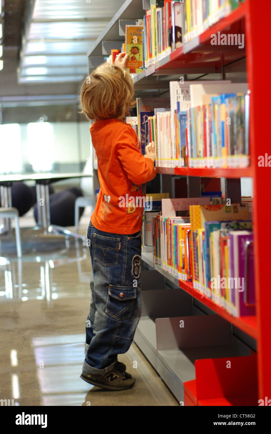 8 years old library hi-res stock photography and images - Alamy