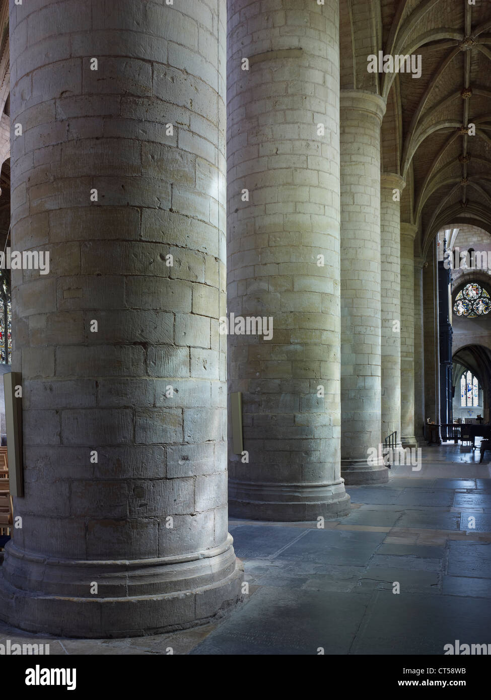 Nave columns hi-res stock photography and images - Alamy