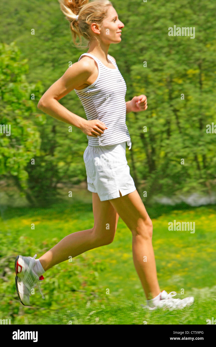 Old women in running hi-res stock photography and images - Alamy