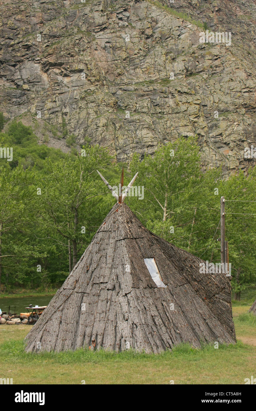Traditional wooden teepee at riverside, River Chulyshman Valley, Altai ...