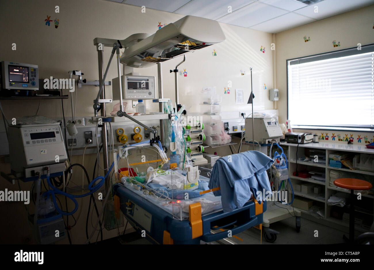 RESUSCITATION NEWBORN BABY Stock Photo - Alamy