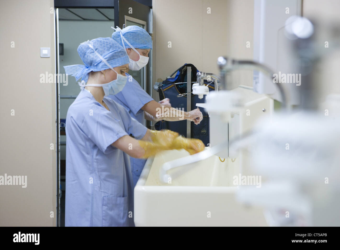 HAND WASHING IN HOSPITAL Stock Photo - Alamy