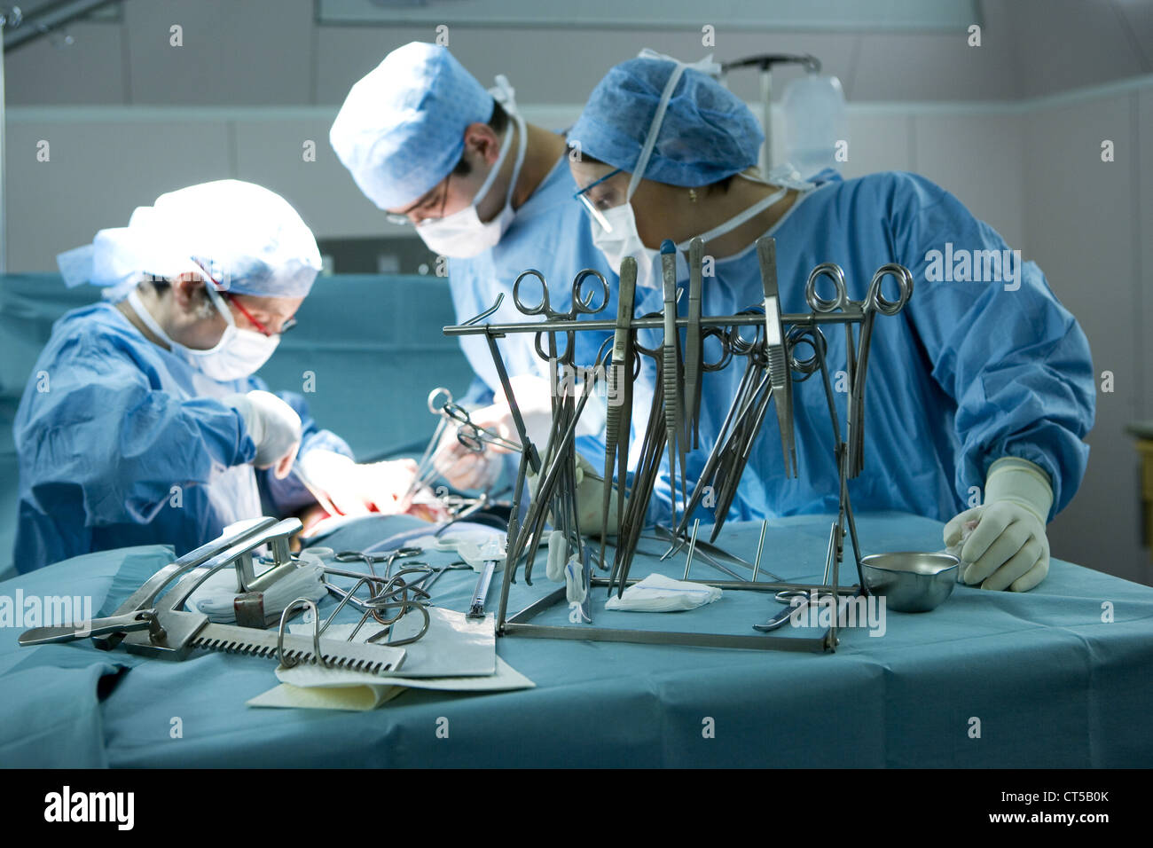 Surgical retractor hi-res stock photography and images - Alamy