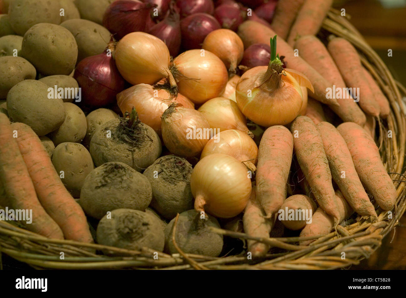 Basket with organic vegetables Stock Photo - Alamy