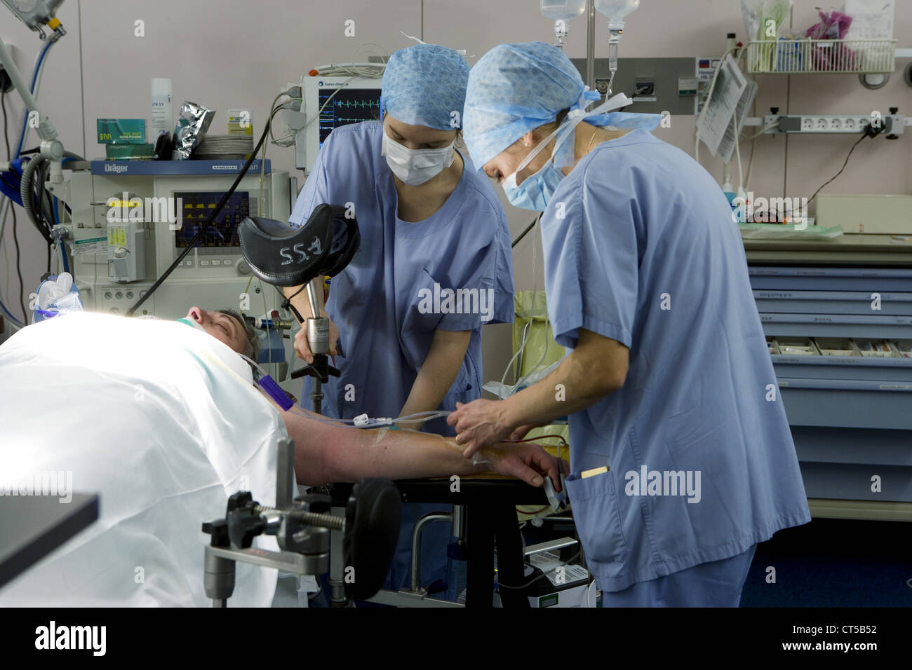 Nephrectomy hi-res stock photography and images - Alamy