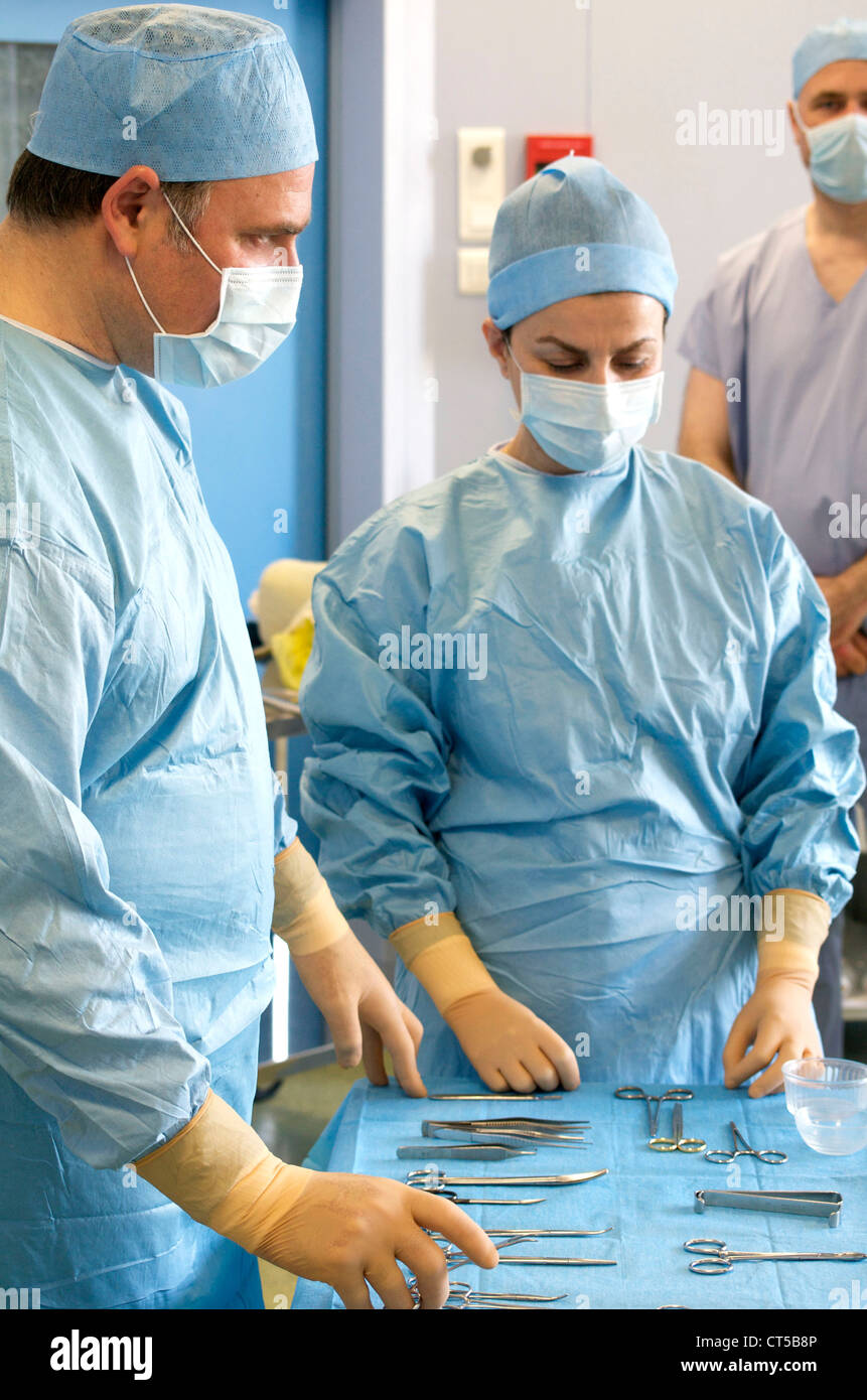 Surgical theatre team hi-res stock photography and images - Alamy