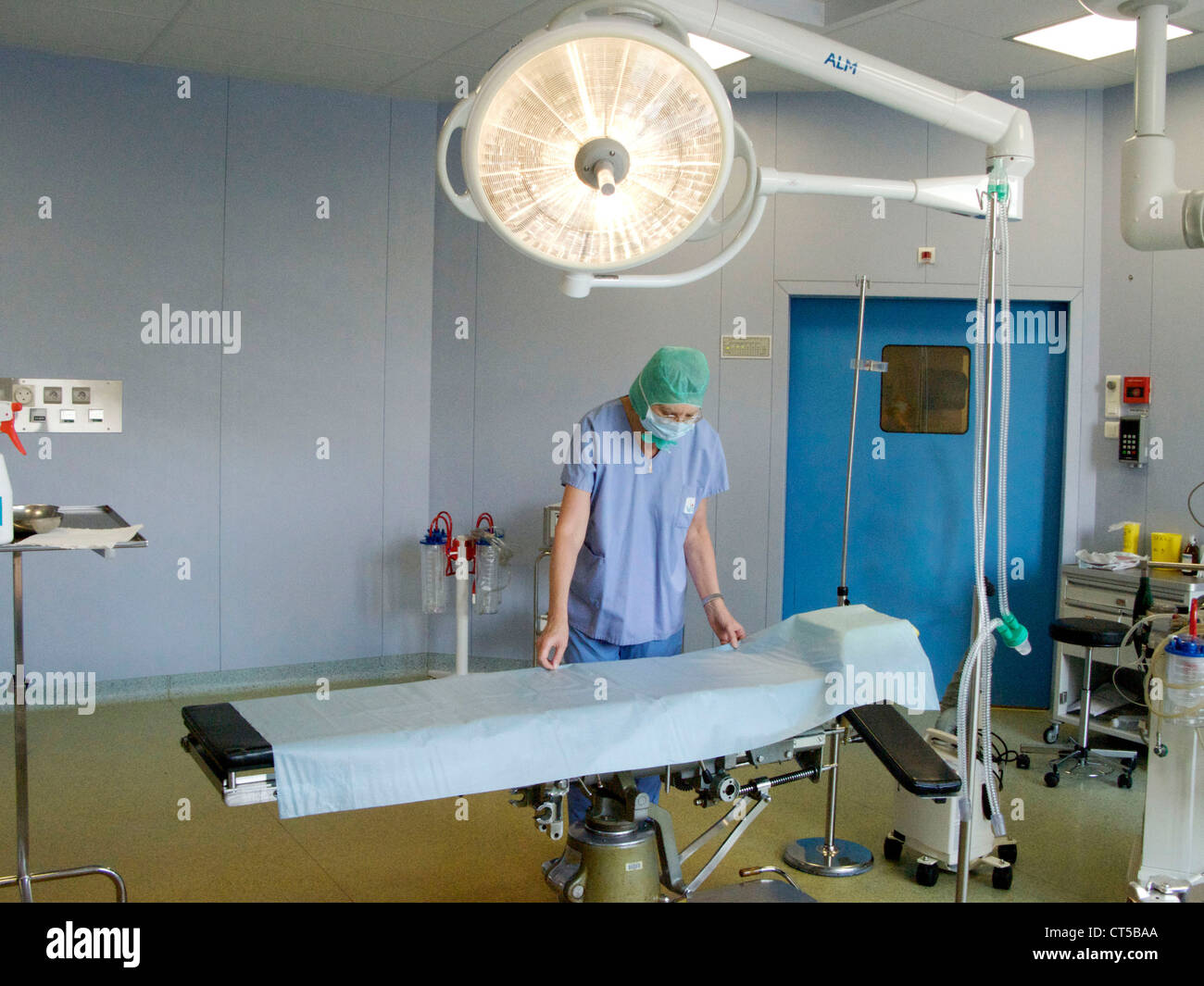 OPERATING ROOM NURSE Stock Photo - Alamy
