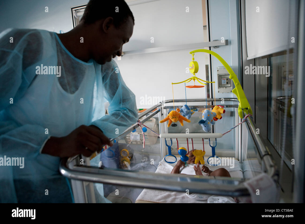 Premature baby parents hi-res stock photography and images - Alamy