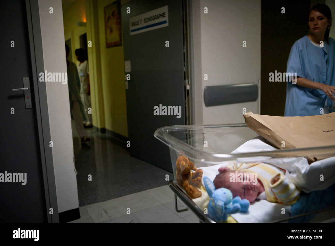 Pre term baby hi-res stock photography and images - Alamy