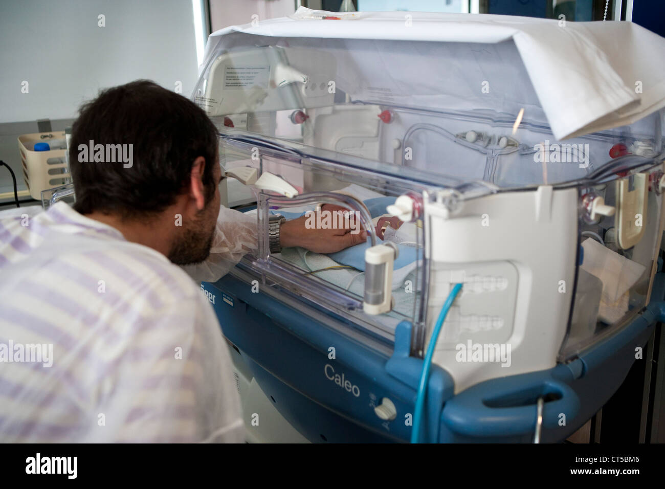 Premature baby incubator dad hi-res stock photography and images - Alamy