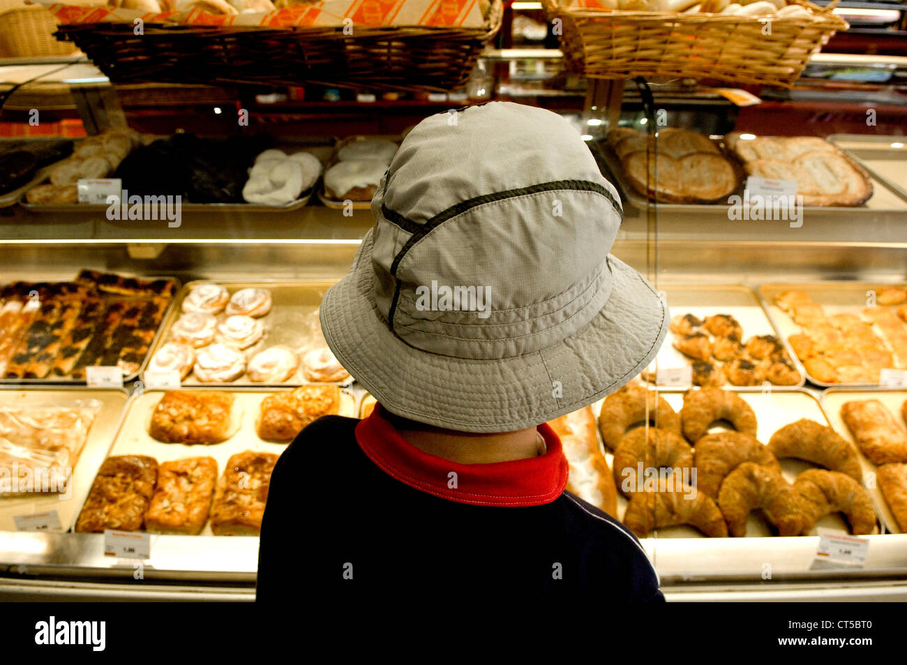 Bakery shop interiors hi-res stock photography and images - Alamy