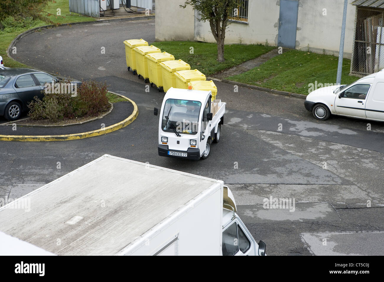 Refuse collection vehicles hi-res stock photography and images - Alamy