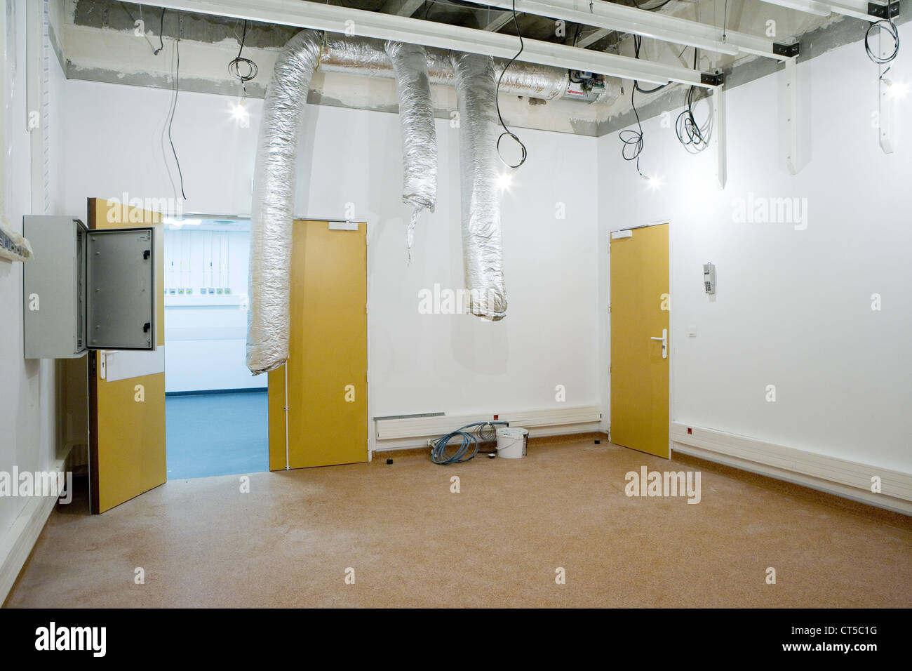 Construction site at the hospital hi-res stock photography and images ...