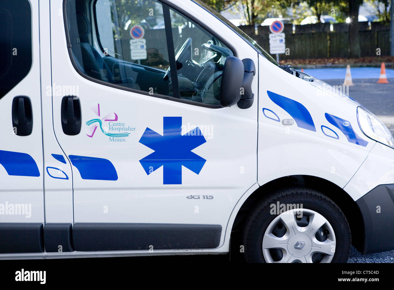 France ambulance hi-res stock photography and images - Alamy