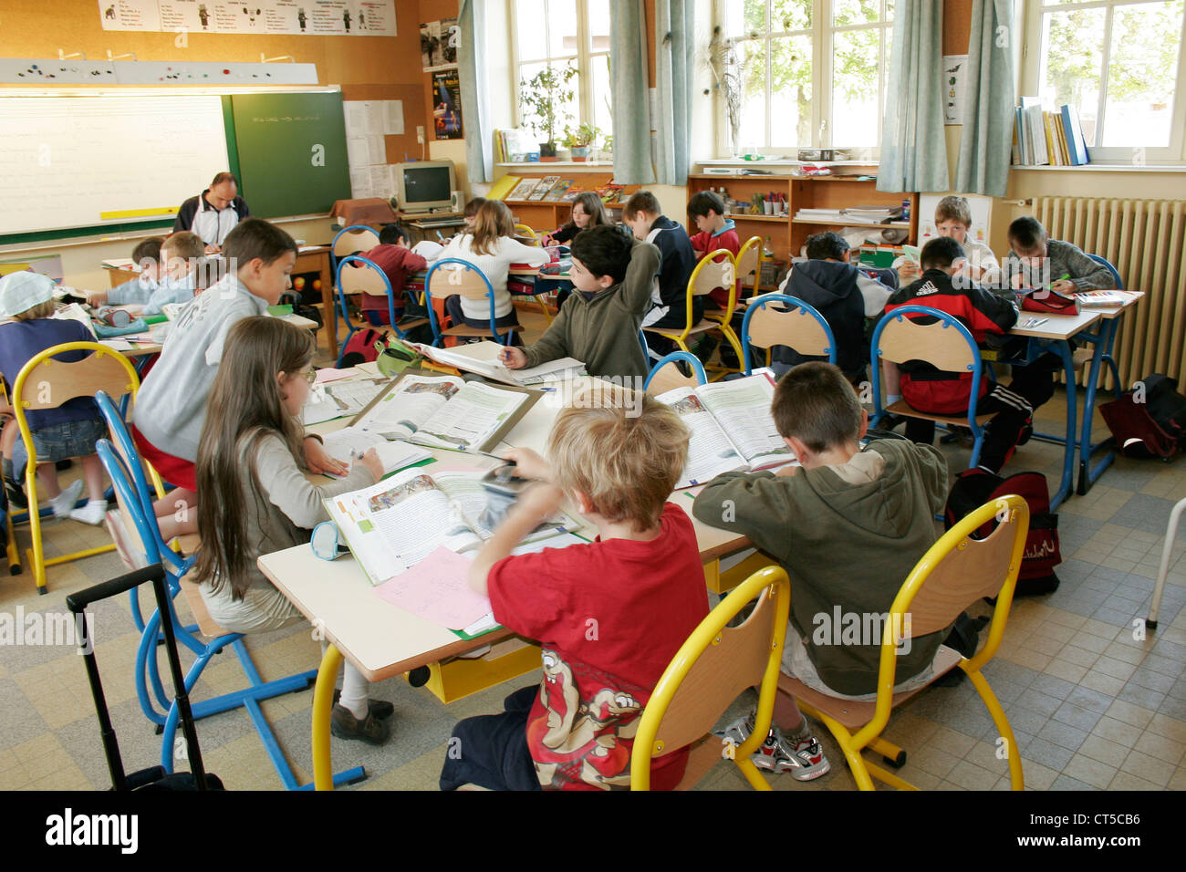 PRIMARY SCHOOL CLASS Stock Photo - Alamy
