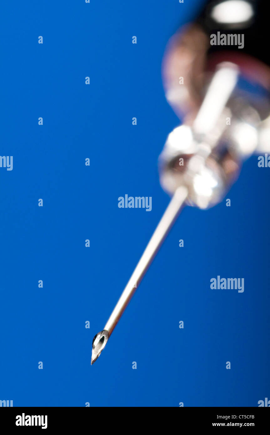 Immunisation needle hi-res stock photography and images - Alamy