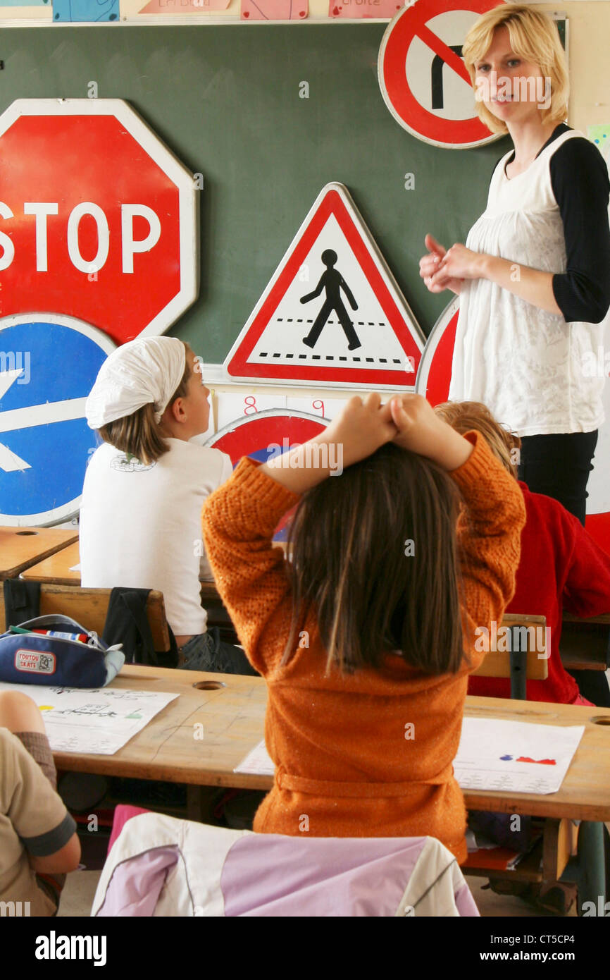 Traffic safety classroom children hi-res stock photography and images ...
